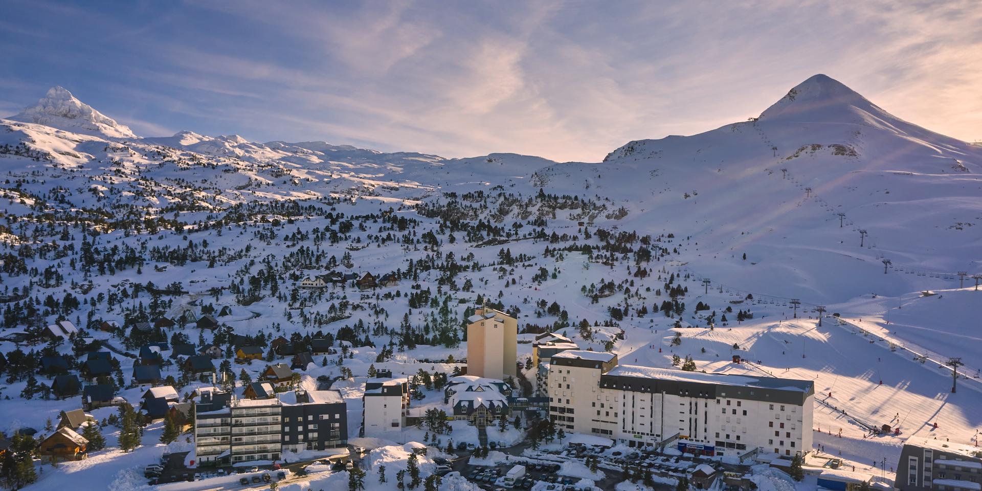 Hôtel La Pierre Saint-Martin : Hébergements hôtels pas cher à La Pierre ...